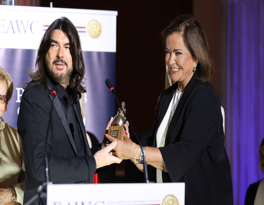 26 ΧΡΟΝΙΑ ΕΥΡΩ-ΑΜΕΡΙΚΑΝΙΚΟ ΣΥΜΒΟΥΛΙΟ ΓΥΝΑΙΚΩΝ στο ΖΑΠΠΕΙΟ ΜΕΓΑΡΟ ...